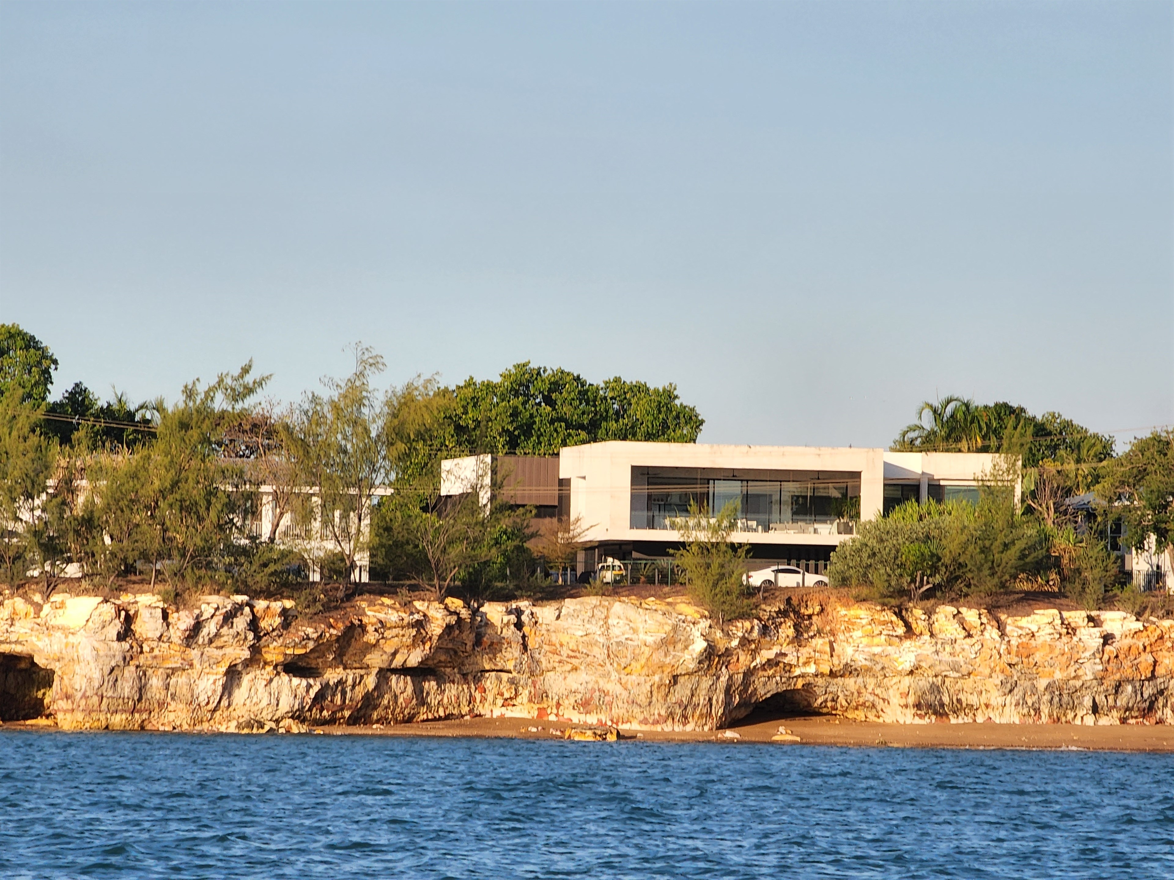 Locations Hub - Fannie Bay Cliffs